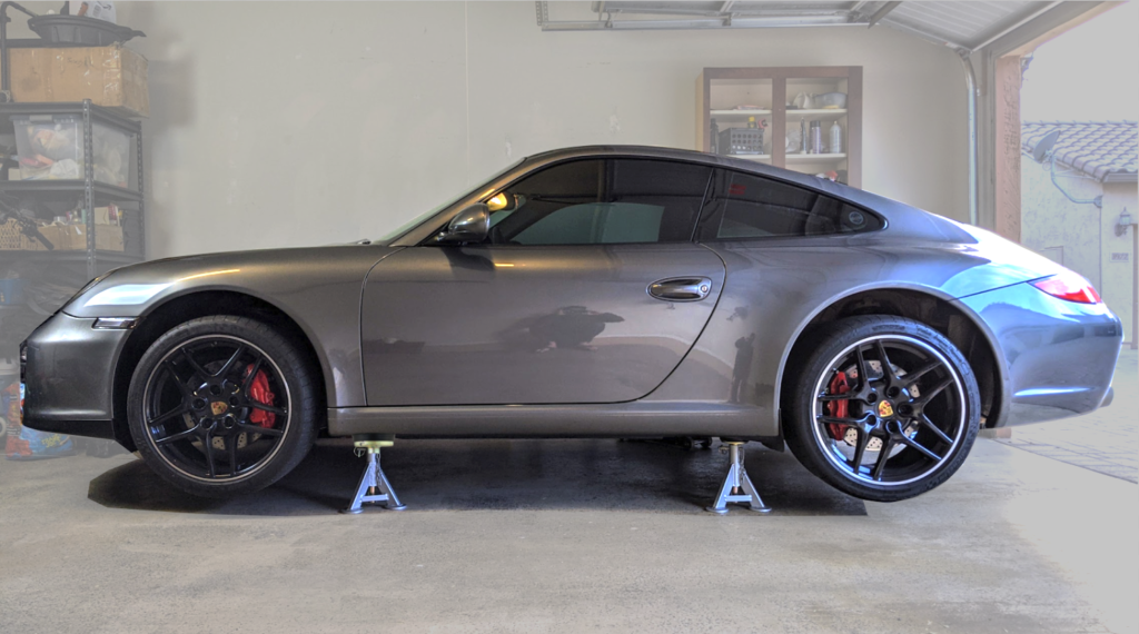 How To Properly Jack Up a Porsche 911 (996, 997, 991) - eCarGuides